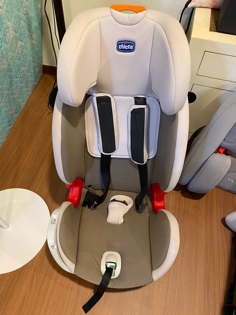 Chicco universal isofix car seat, Babies & Kids, Going Out, Car Seats ...