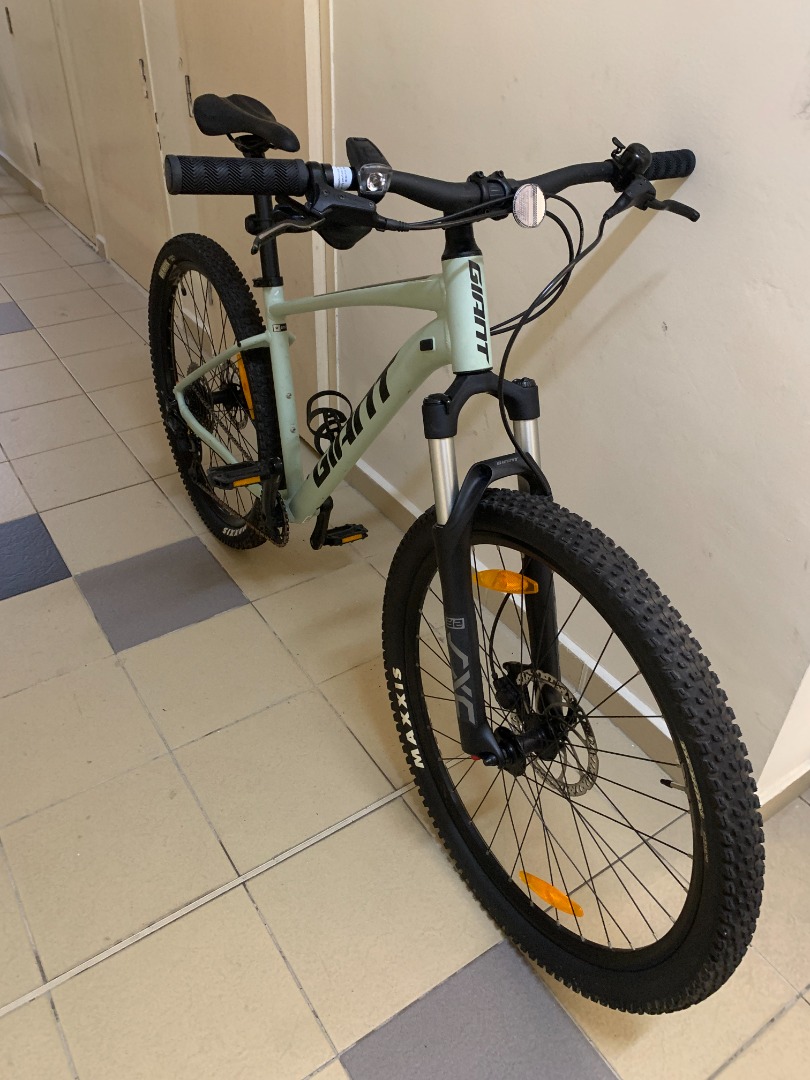 GIANT Talon 1 2021, Sports Equipment, Bicycles & Parts, Bicycles on ...