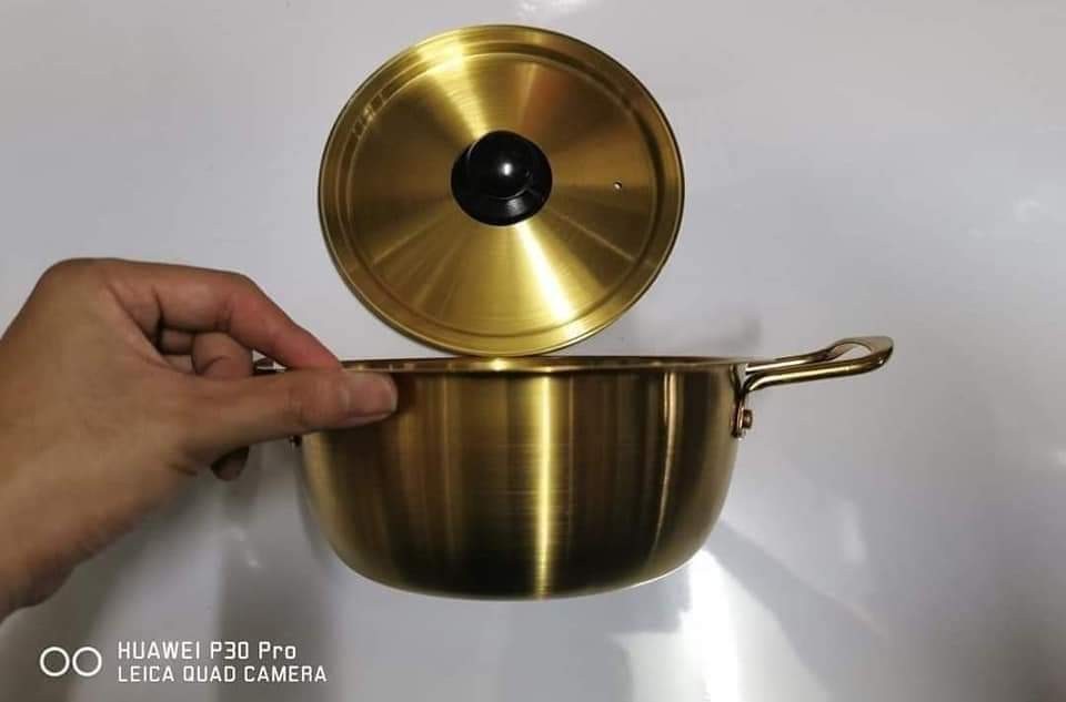 Korea ramen pot (Gold), Furniture & Home Living, Kitchenware ...
