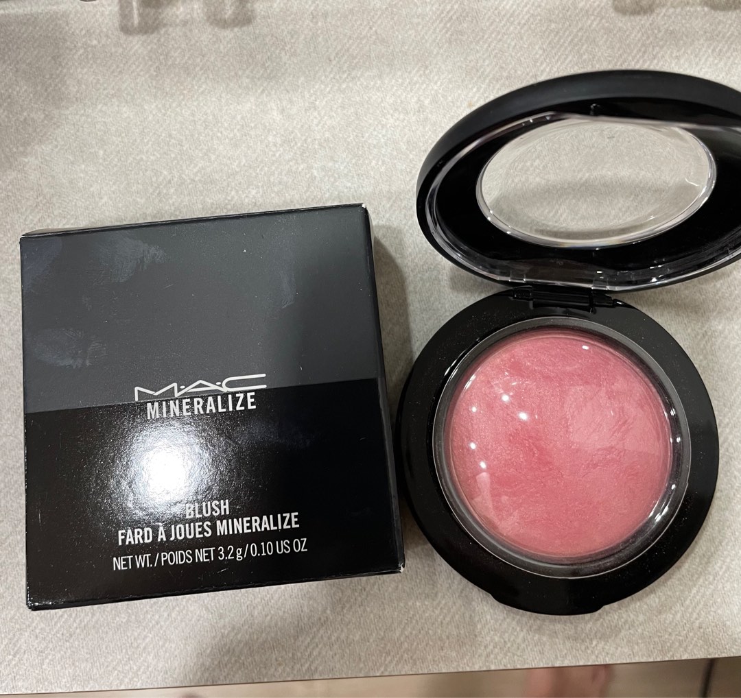 Mac blusher on Carousell