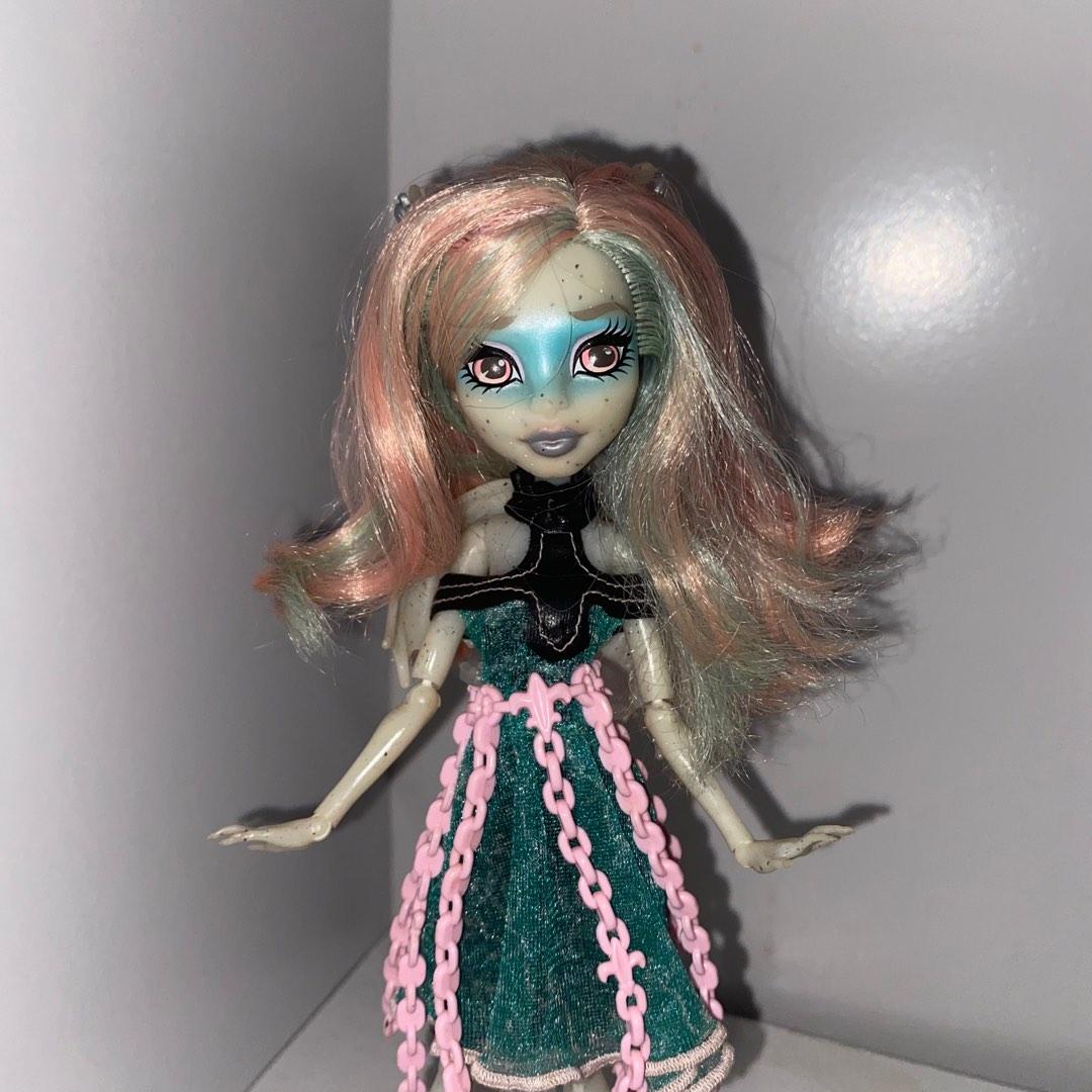 MONSTER HIGH Haunted Rochelle Goyle, Hobbies & Toys, Toys & Games on ...