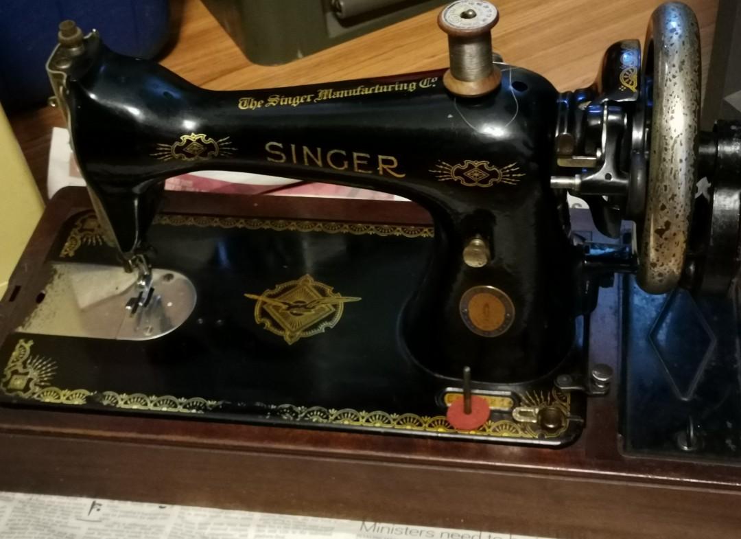 SINGER SEWING MACHINE, Hobbies & Toys, Collectibles & Memorabilia ...