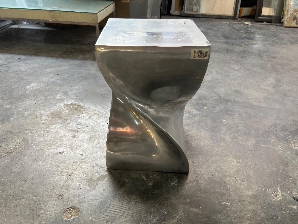 Twisted Metal Block Side Table / Meja Sisi Blok Logam Berpintal ...