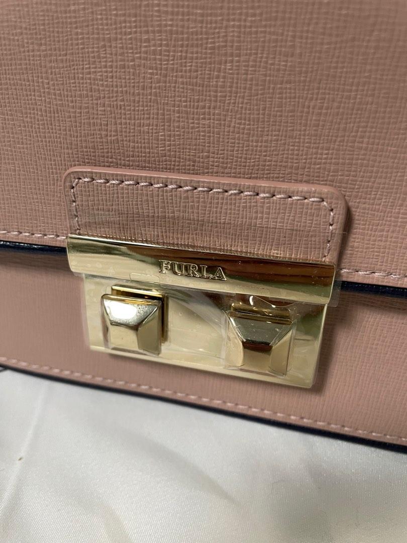 全新 Furla mini Bella 斜揹/單肩袋, 名牌, 手袋及銀包 - Carousell