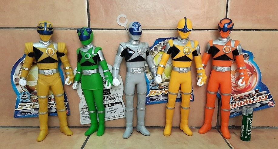 Authentic Bandai POWER RANGERS Sentai Hero Series Uchu Sentai Kyuranger ...