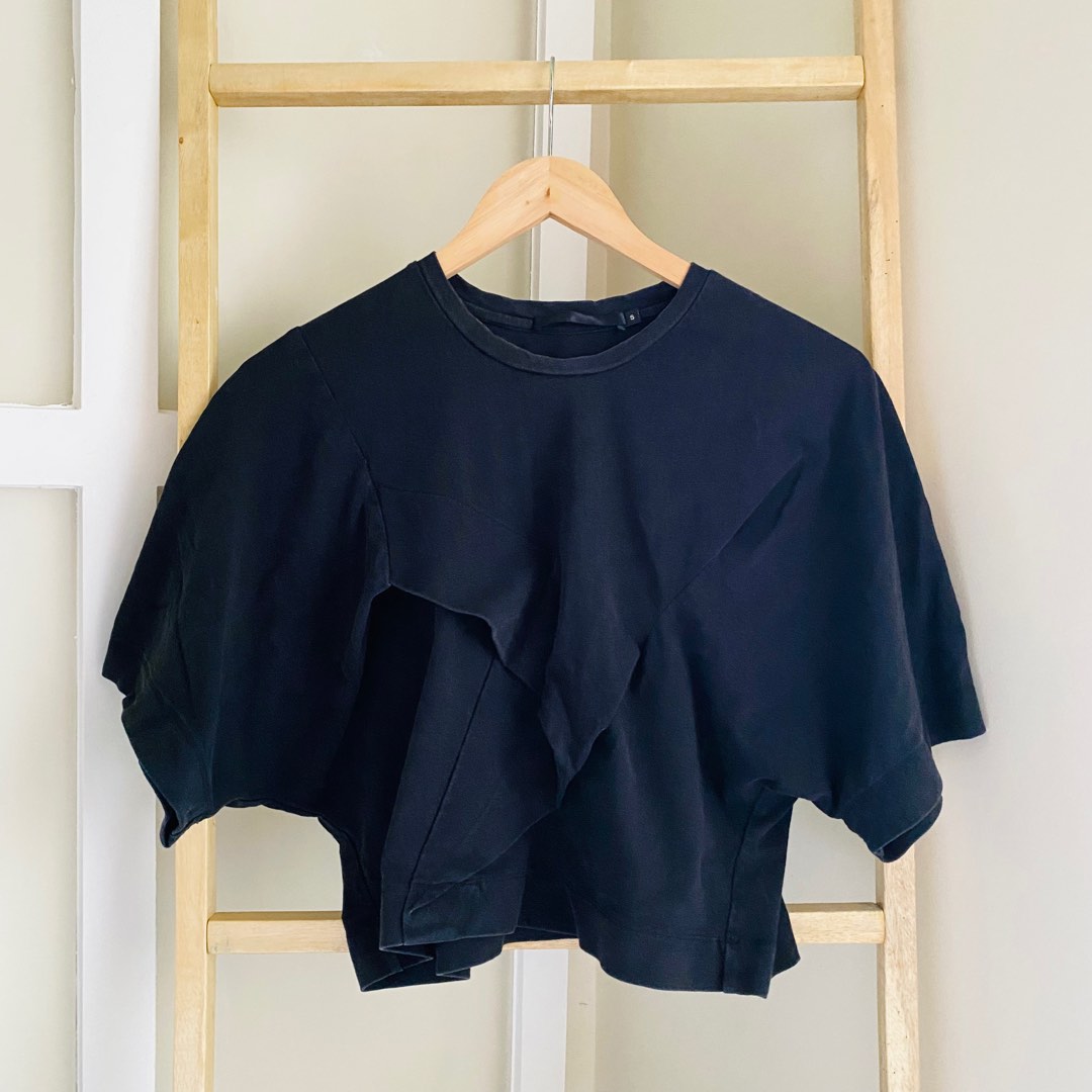 Black Boxy Cropped Top, Women's Fashion, Tops, Blouses on Carousell