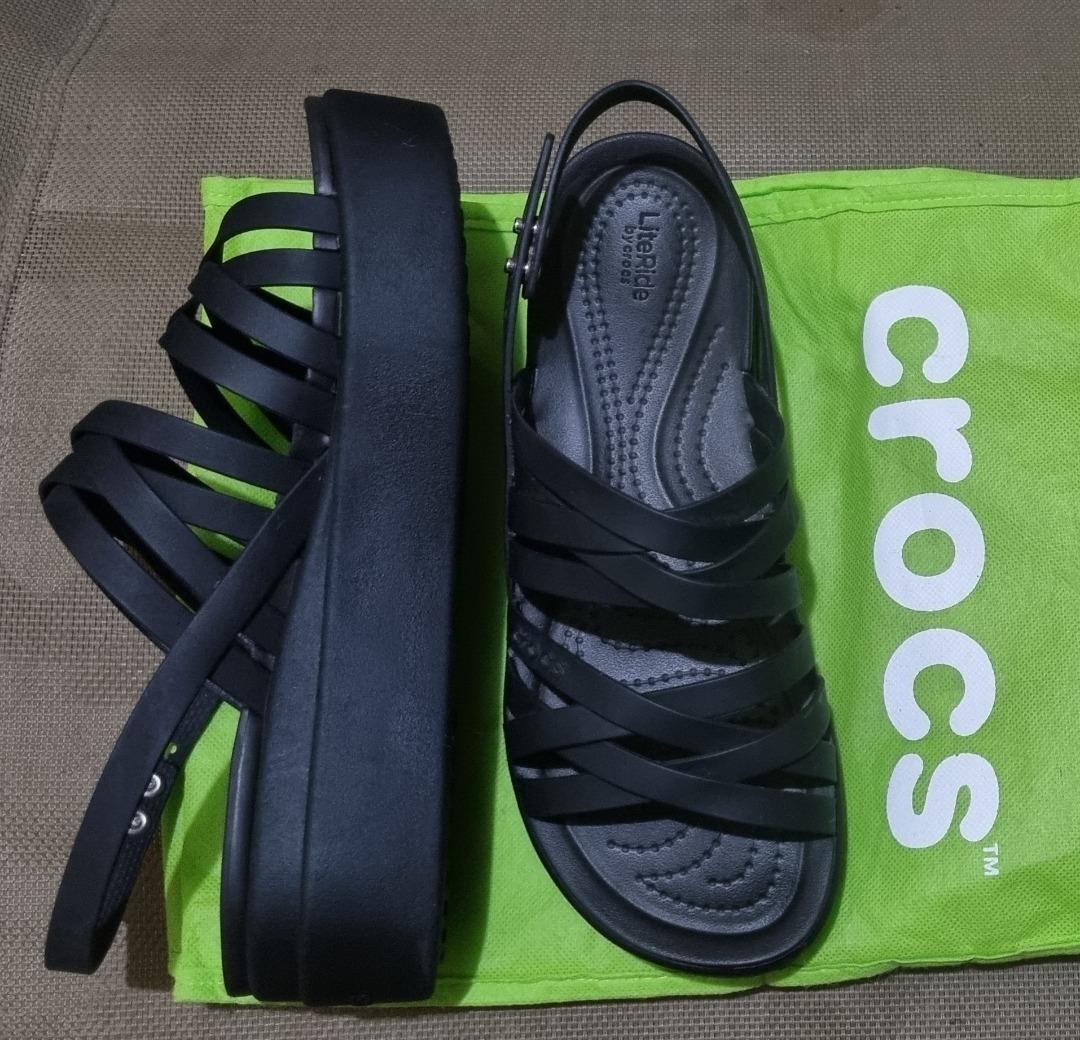 CROCS low wedge 7W, Women's Fashion, Footwear, Wedges on Carousell