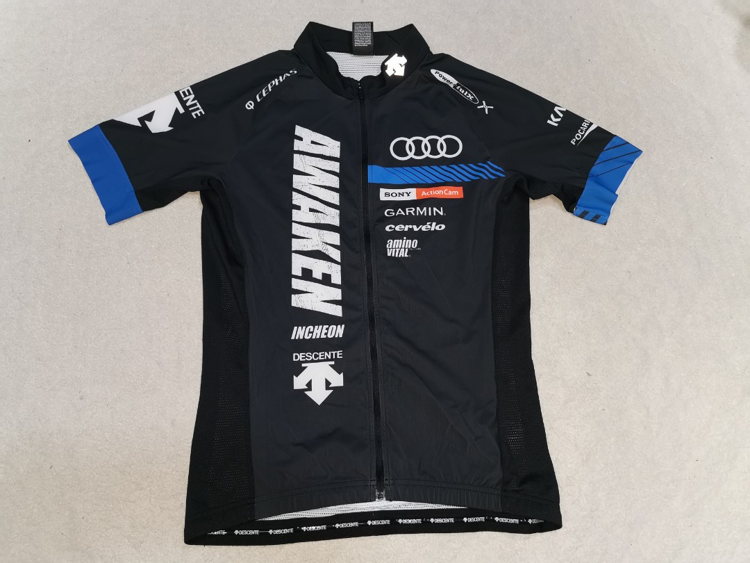 Descente cycling jersey, Men's Fashion, Activewear on Carousell