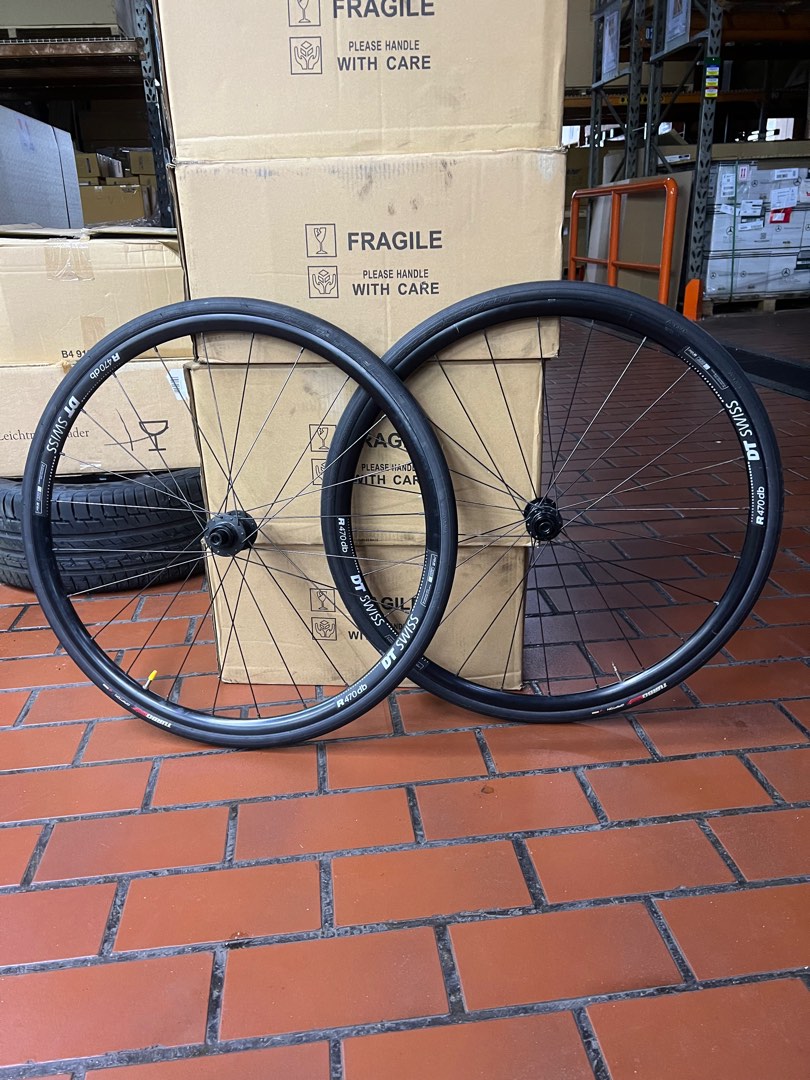 Dt swiss r470db Wheelset disc brake thru axle, Sports Equipment ...