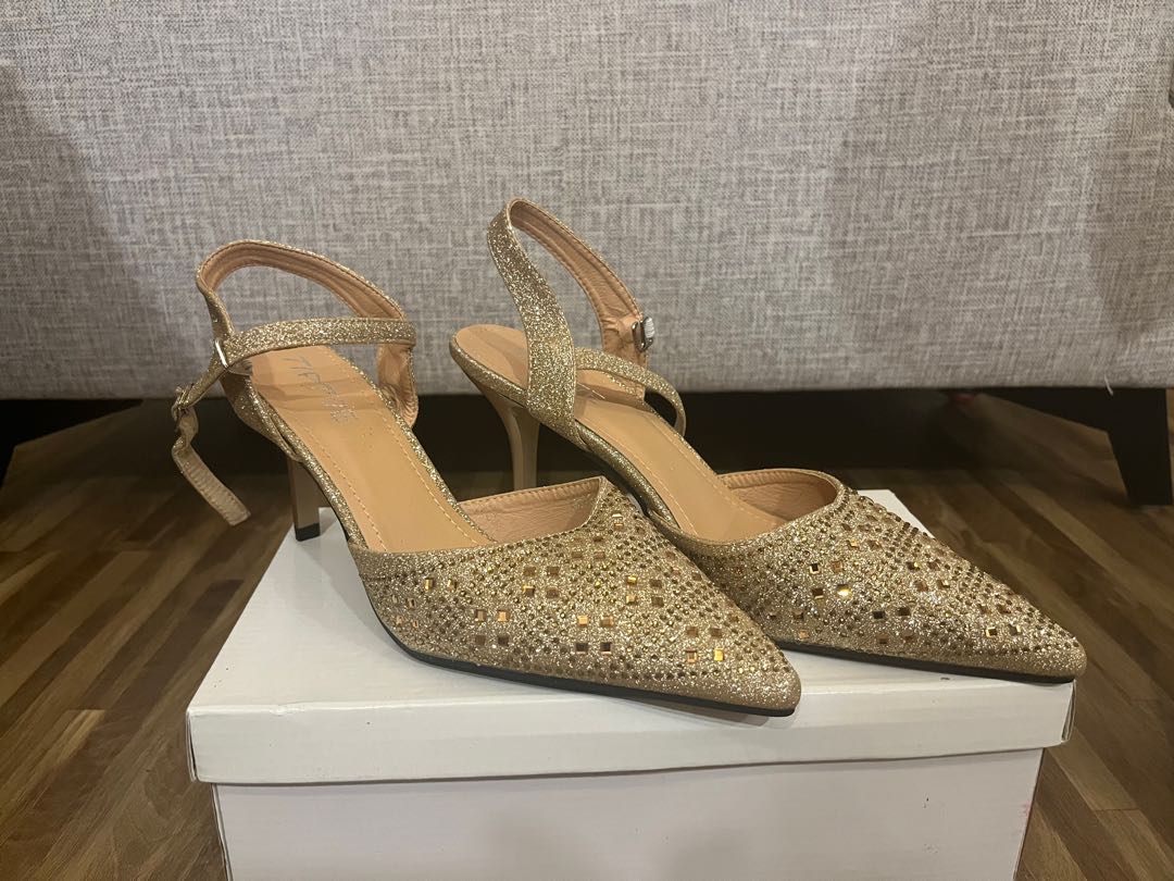 Gold heels, Women's Fashion, Footwear, Heels on Carousell