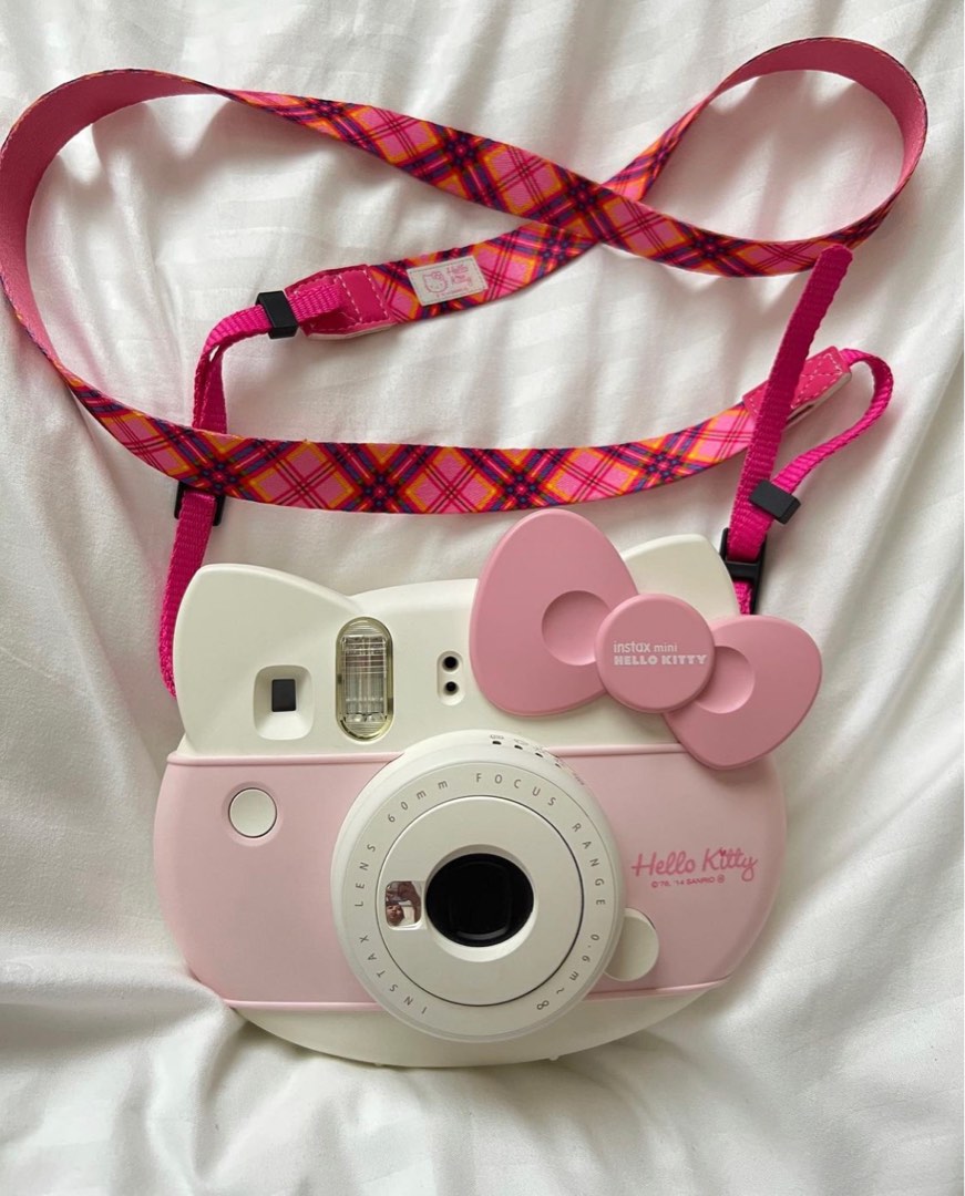 HELLO KITTY Instax Mini Camera (minimal dent), Photography, Cameras on ...