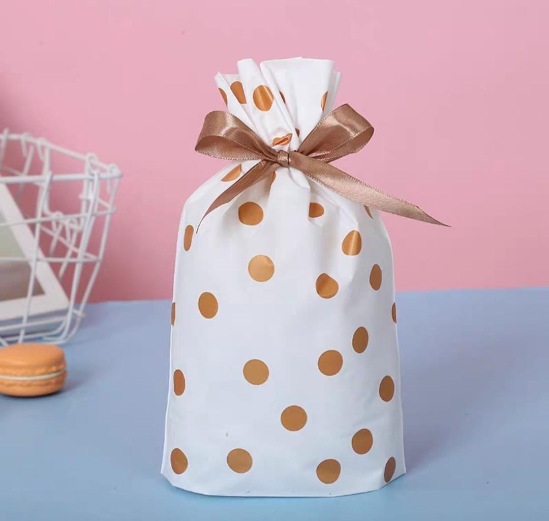 Label stickers and goodies bag, Hobbies & Toys, Stationery & Craft ...