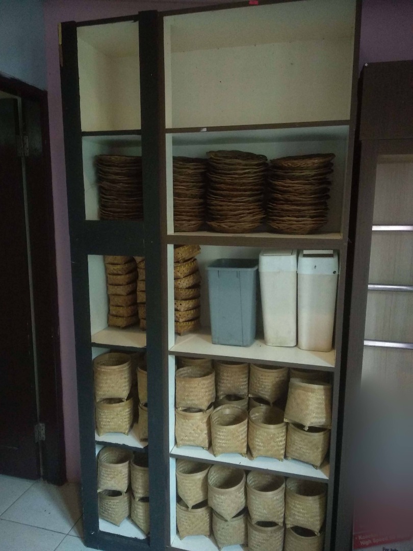 Lemari Rak Besar 5 Tingkat, Perabotan Rumah di Carousell