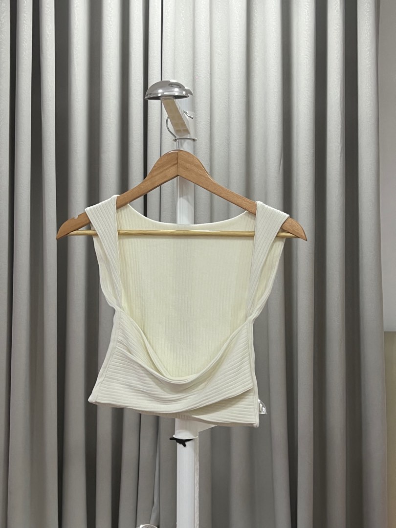 MERA viral top, Women's Fashion, Tops, Blouses on Carousell