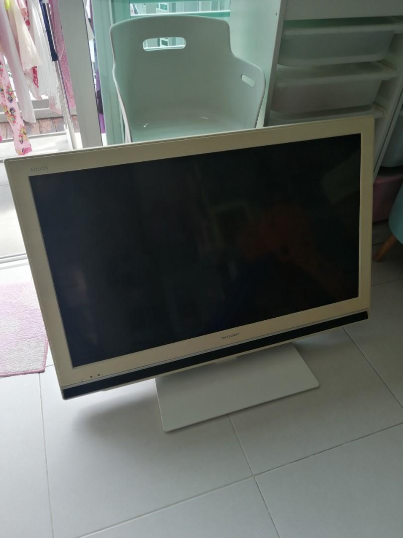 Sharp Aquos 40 Inch LCD TV, TV & Home Appliances, TV & Entertainment, TV on Carousell
