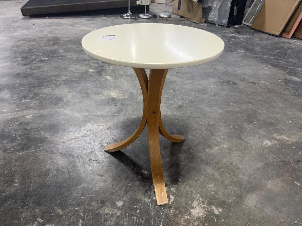 Small Wooden Round table White Colour / Meja Bulat Kayu Kecil Warna ...