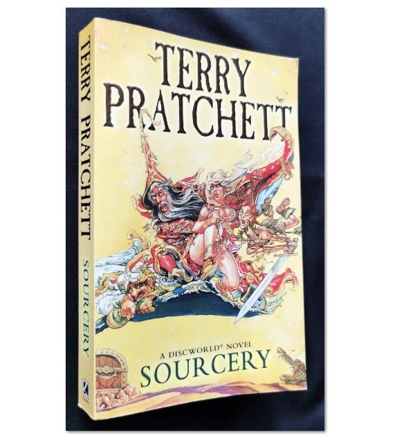 Sourcery (Discworld) Book by Terry Pratchett, Hobbies & Toys, Books ...