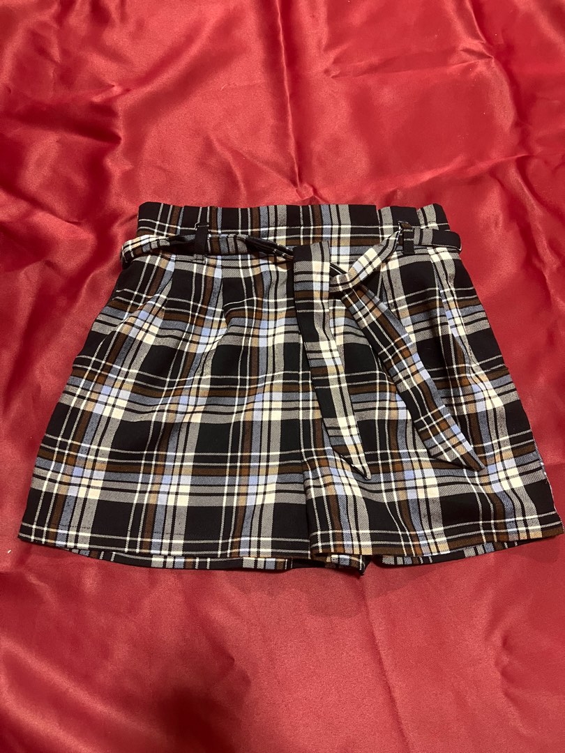 Stradivarius Plaid Bucket Shorts, Women's Fashion, Bottoms, Shorts on ...