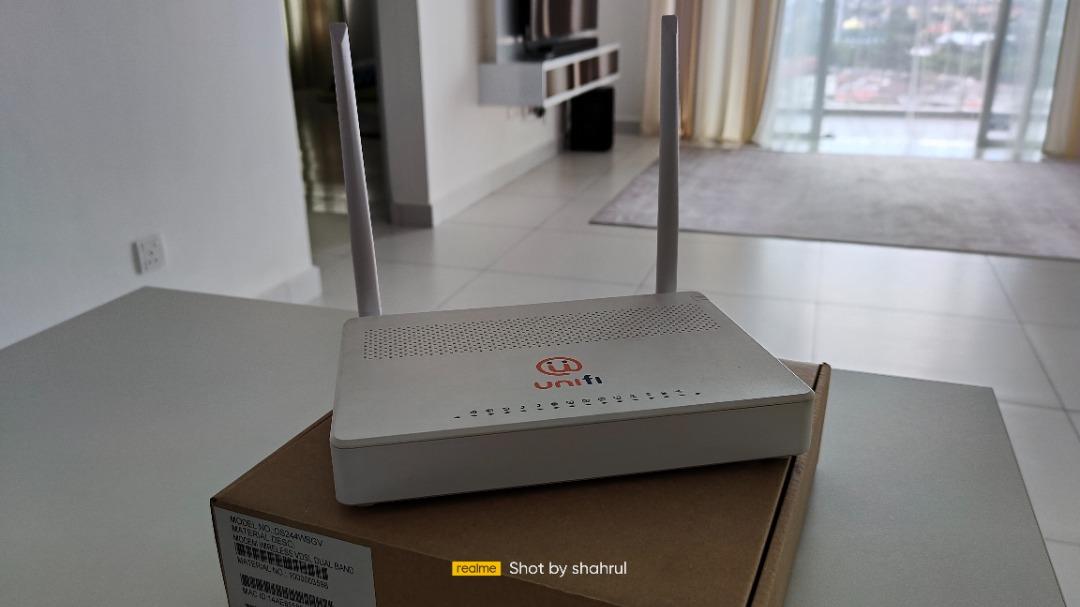 AzTech AC1200 Unifi Router DS244WSGV, Computers & Tech, Parts ...