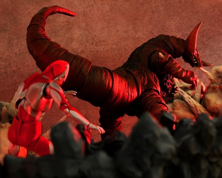 (READY STOCK) Bandai S.H.Figuarts - SHF Gomora - Ultraman - Kaiju ...