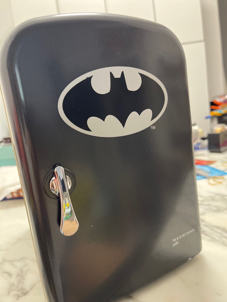 Batman MINI fridge and warmer 4L 28x24x18 cm, 家庭電器, 廚房電器, 雪櫃及冰櫃 - Carousell