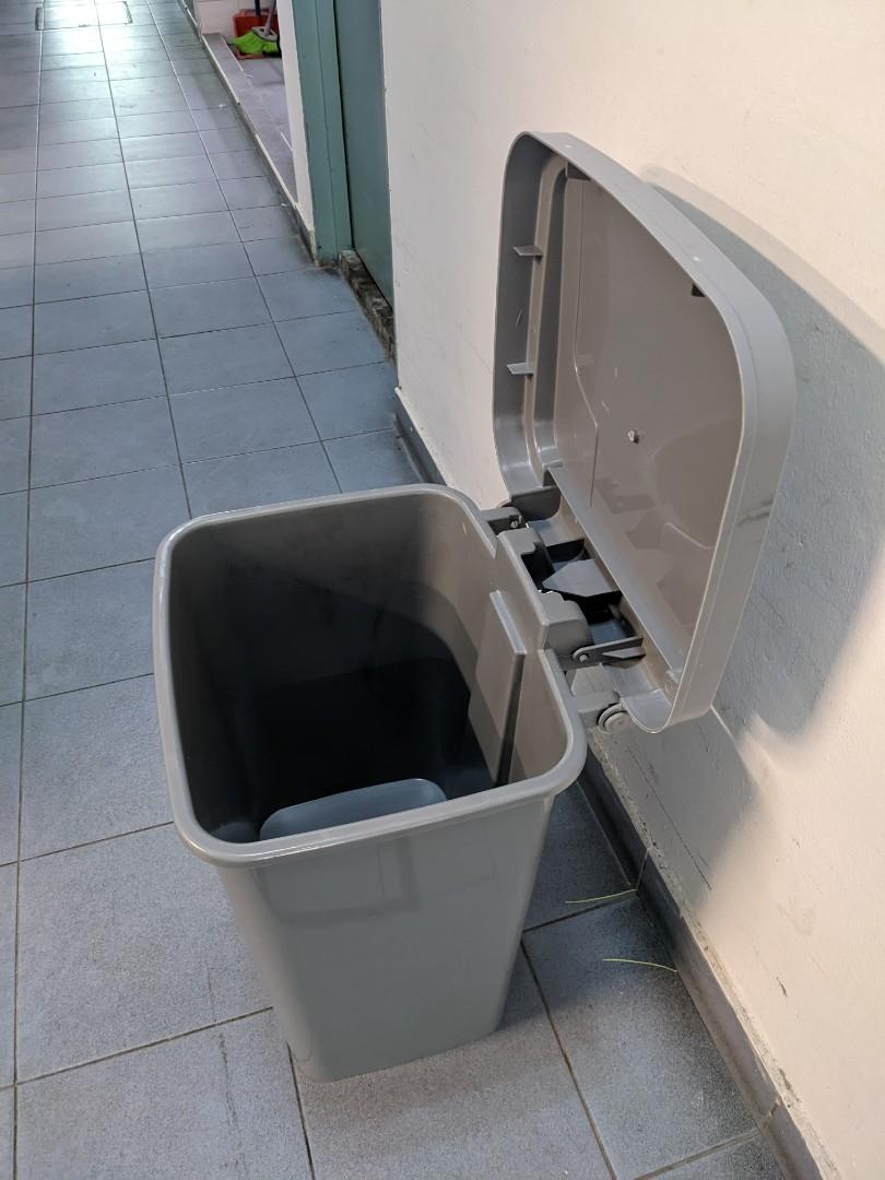 Commercial Dustbin, Furniture & Home Living, Cleaning & Homecare ...