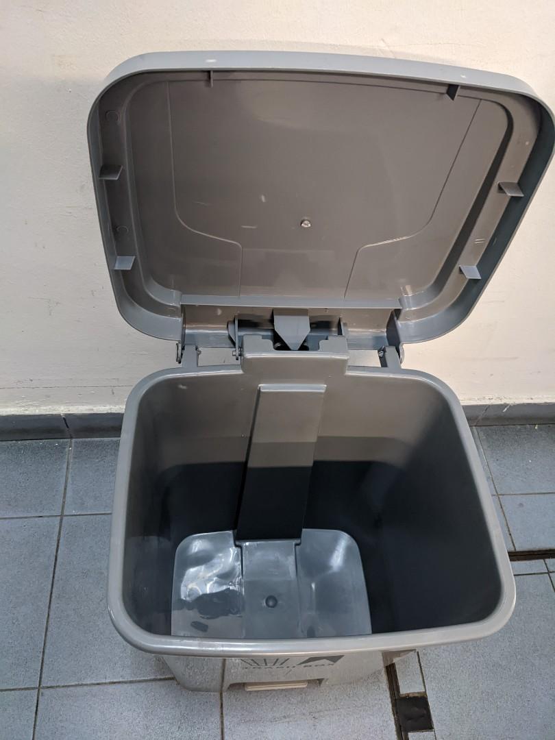 Commercial Dustbin, Furniture & Home Living, Cleaning & Homecare ...