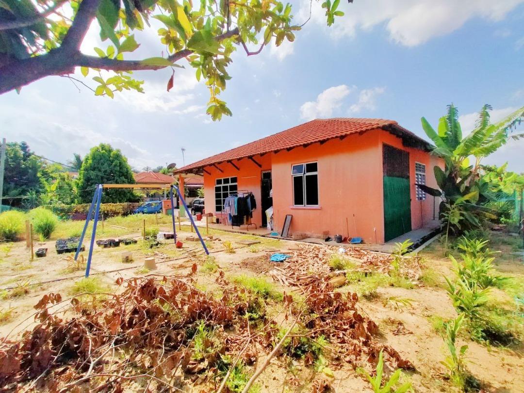 CORNER LOT Single Storey SEMI-D Taman Dahlia, Salak Tinggi, Property, For Sale on Carousell