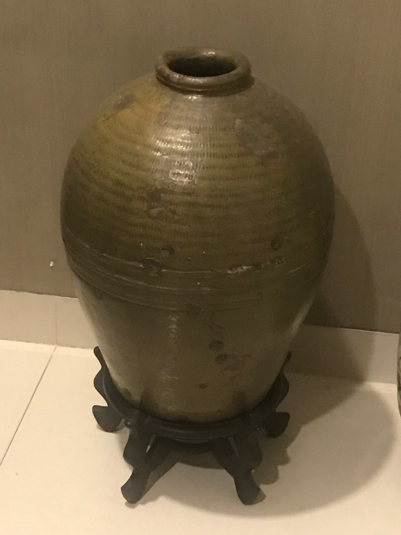 Gentong vintage + dudukan kuno net, Antik, Pajangan di Carousell