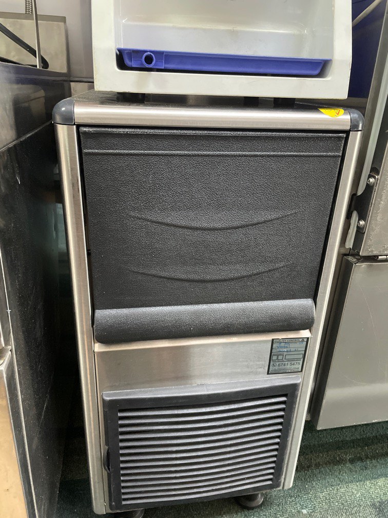 Ice machine / ice maker, TV & Home Appliances, Kitchen Appliances, Ice ...