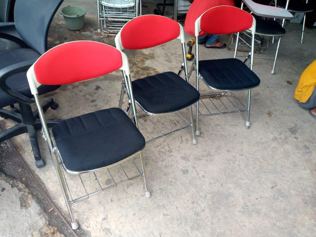 Kursi Kampus Kursi Lipat Kursi Kuliah Perabotan Rumah Di Carousell