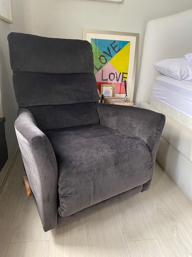 LaZ Boy Recliner Lounge Chair, Furniture & Home Living, Furniture, Chairs on Carousell