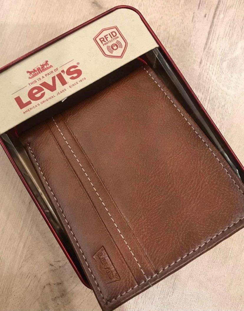 Levis men wallet, Men's Fashion, Watches & Accessories, Wallets & Card ...