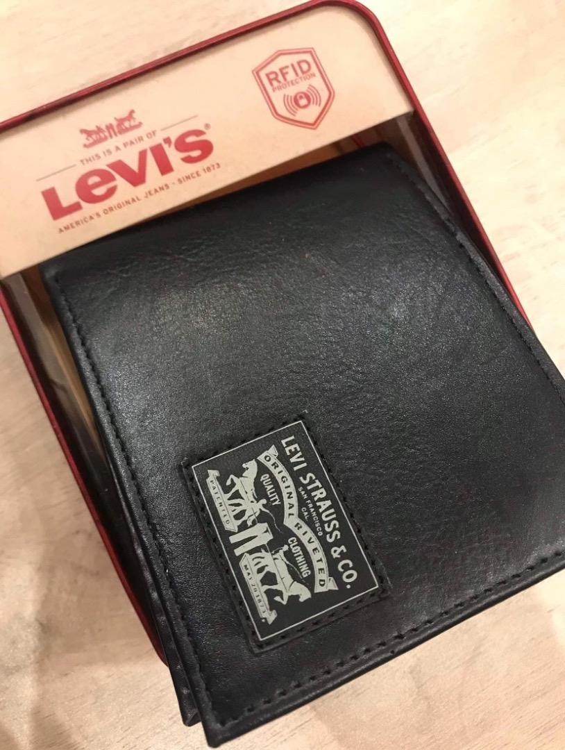 Levis wallet, Men's Fashion, Watches & Accessories, Wallets & Card ...