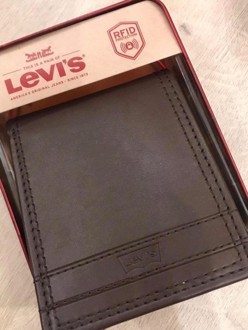 Levis wallet, Men's Fashion, Watches & Accessories, Wallets & Card ...