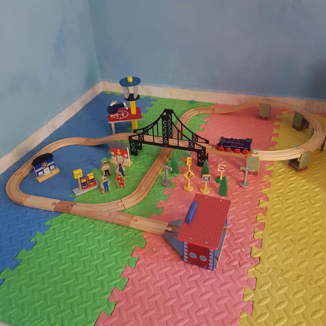 Maiann kereta dan rel kayu, Toys & Collectibles, Mainan di Carousell