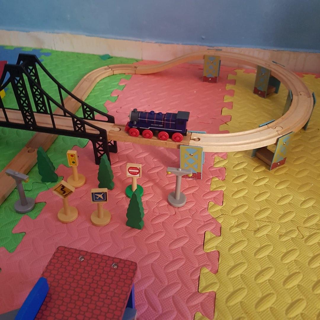 Maiann kereta dan rel kayu, Toys & Collectibles, Mainan di Carousell