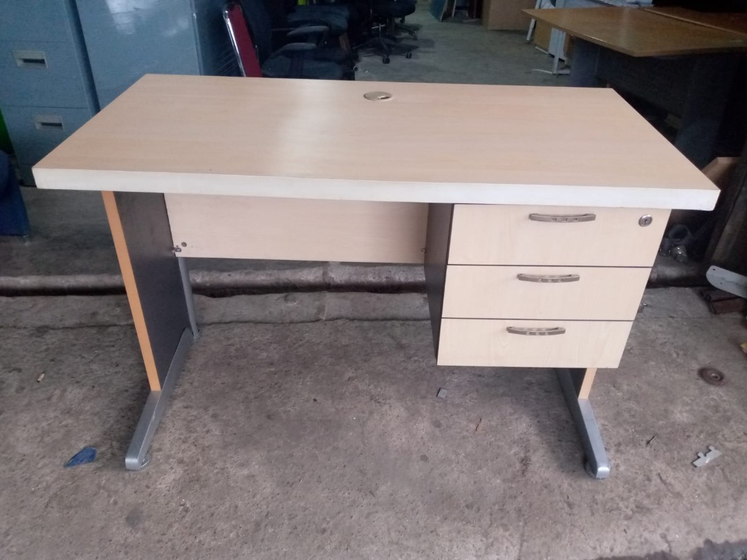 Meja highpoint dengan laci 120 x 60 x 75, Perabotan Rumah di Carousell