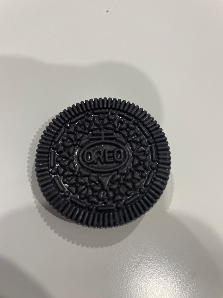 Oreo Biscuit hair clip, Women's Fashion, Watches & Accessories, Hair Accessories on Carousell