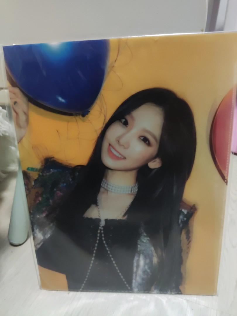 Taeyeon 10th Anniversary file folder+ photo set, 興趣及遊戲, 書本 & 文具, 雜誌及其他 ...