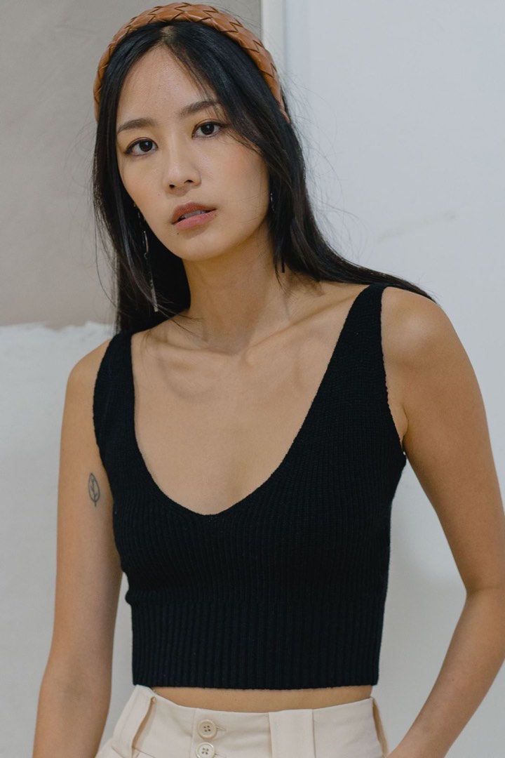 YHF only one of 2 way top, Women's Fashion, Tops, Sleeveless on Carousell