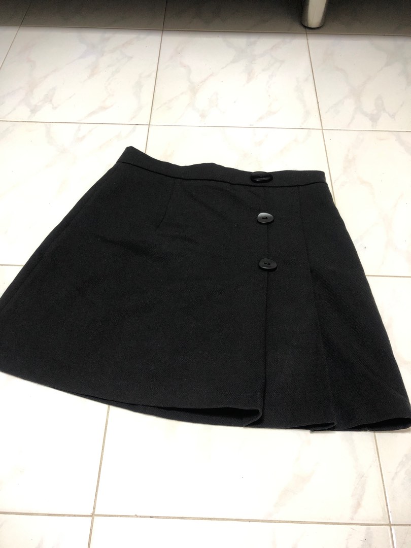 Black skorts (non functional buttons), Women's Fashion, Bottoms, Skirts ...