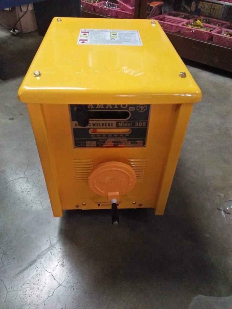 Heavy duty welding machine, Commercial & Industrial, Construction Tools ...