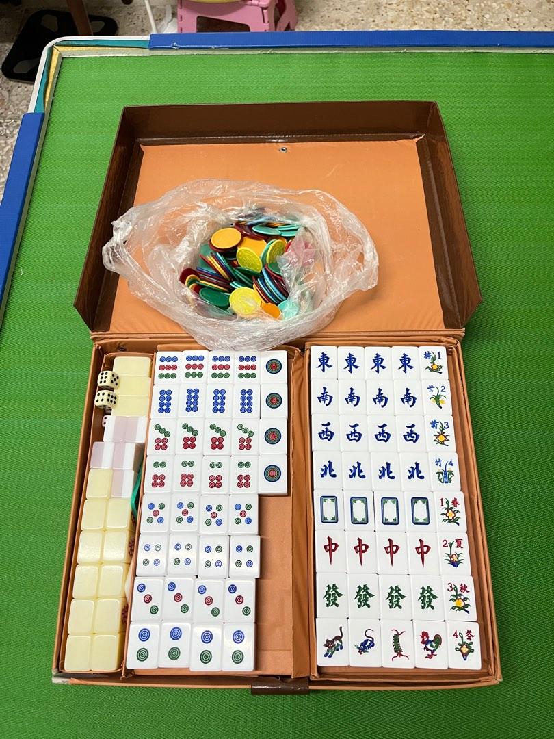 Major and major table, Hobbies & Toys, Toys & Games on Carousell