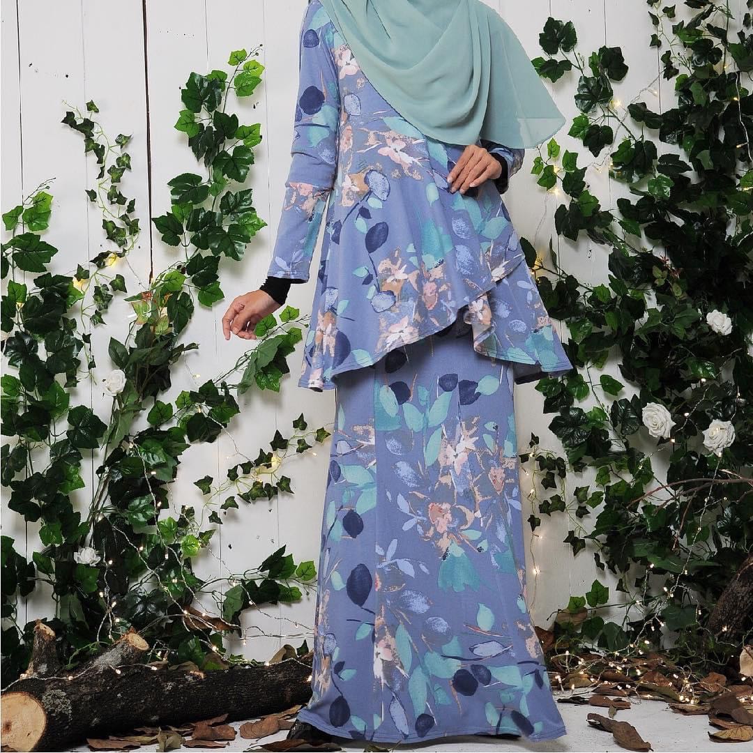 Rina salleh Dania kurung, Women's Fashion, Muslimah Fashion, Baju ...