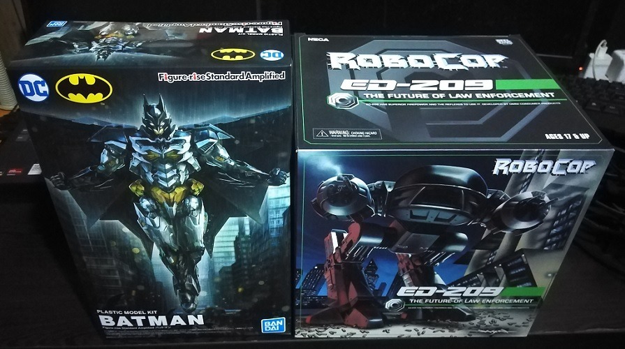 Special Bundle Sale - NECA Robop ED-209 & SHFigurise Amplified Batman ...