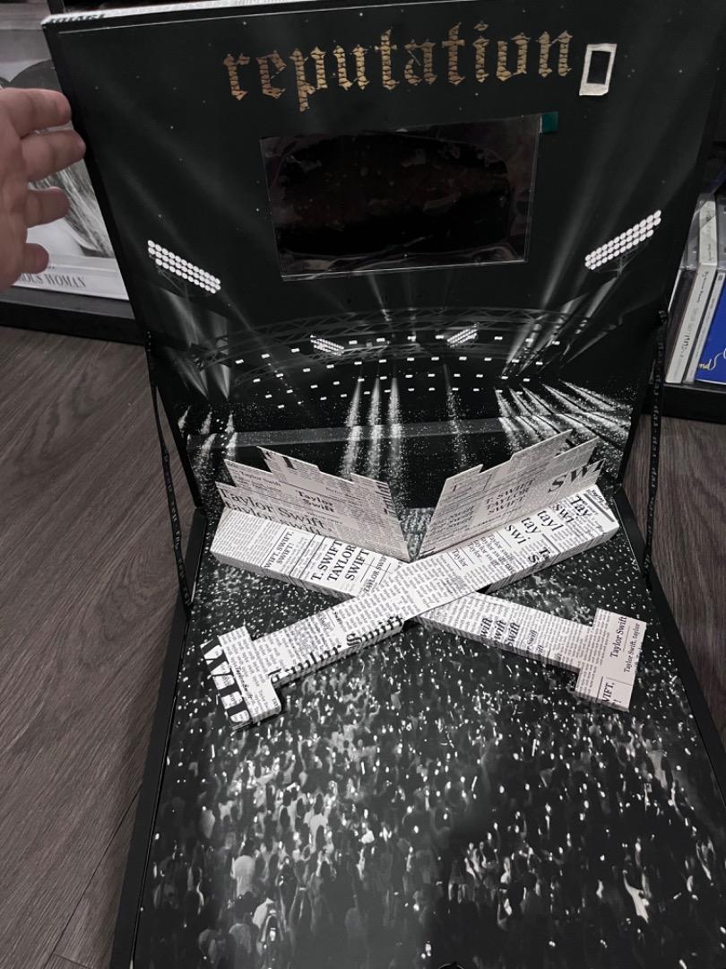 Taylor Swift reputation VIP Box, Hobbies & Toys, Memorabilia ...