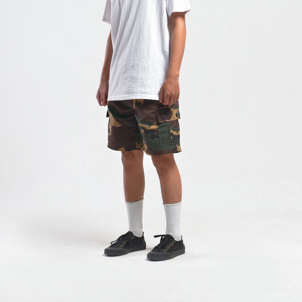 Wised Camo Berms, Men's Fashion, Bottoms, Chinos on Carousell