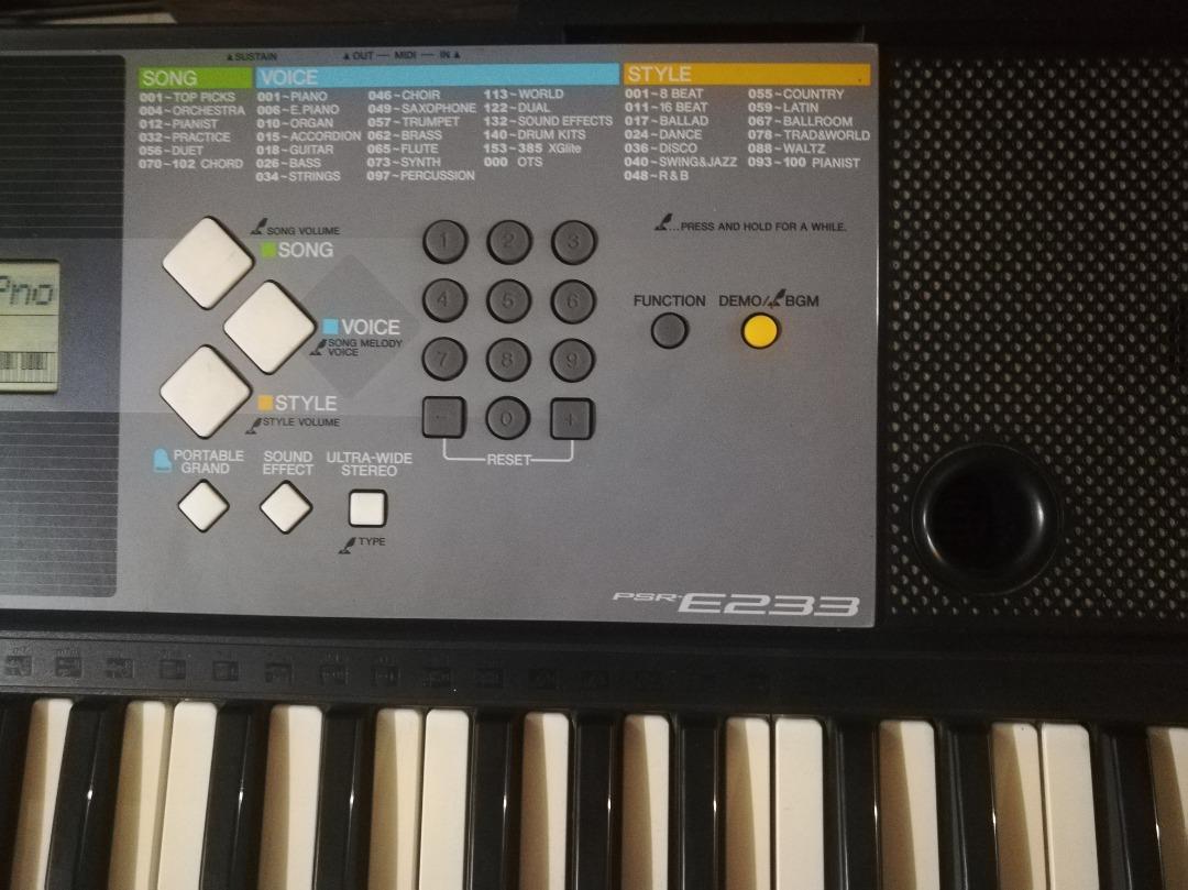 yamaha psr E233 with folding stand and folding lyric stand, Hobbies ...