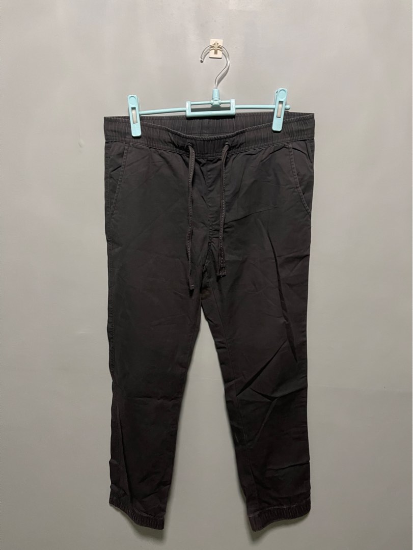 Bossini 30W Jogger Pants Black, Men's Fashion, Bottoms, Joggers on Carousell